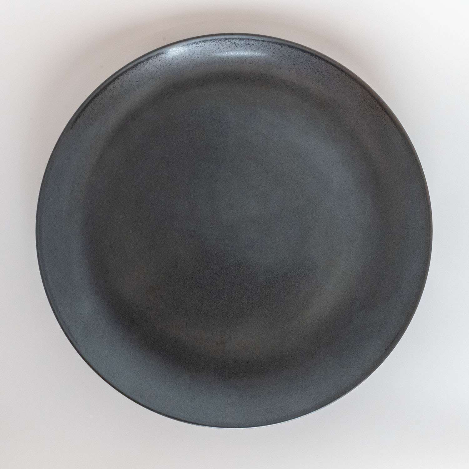 Tessa Black Round Plate 9" | KORIN