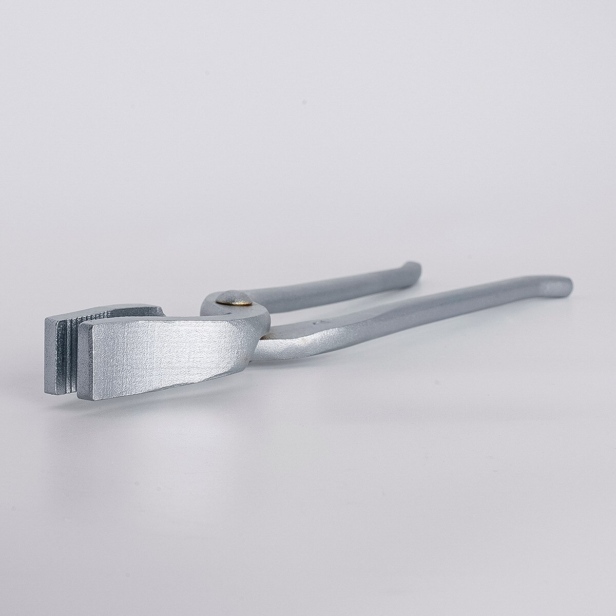 Yattoko Cooking Pot Pincers | Korin